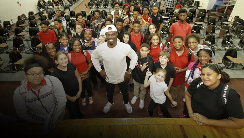 UFC Middleweight Uriah Hall Visits The Kids Of After-School All-stars ...