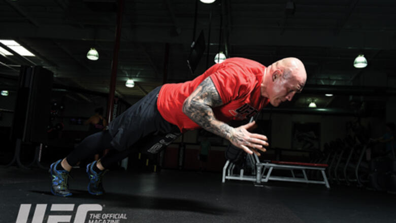 UFC Mag: Bang Out 20 Clap Push-Ups | UFC