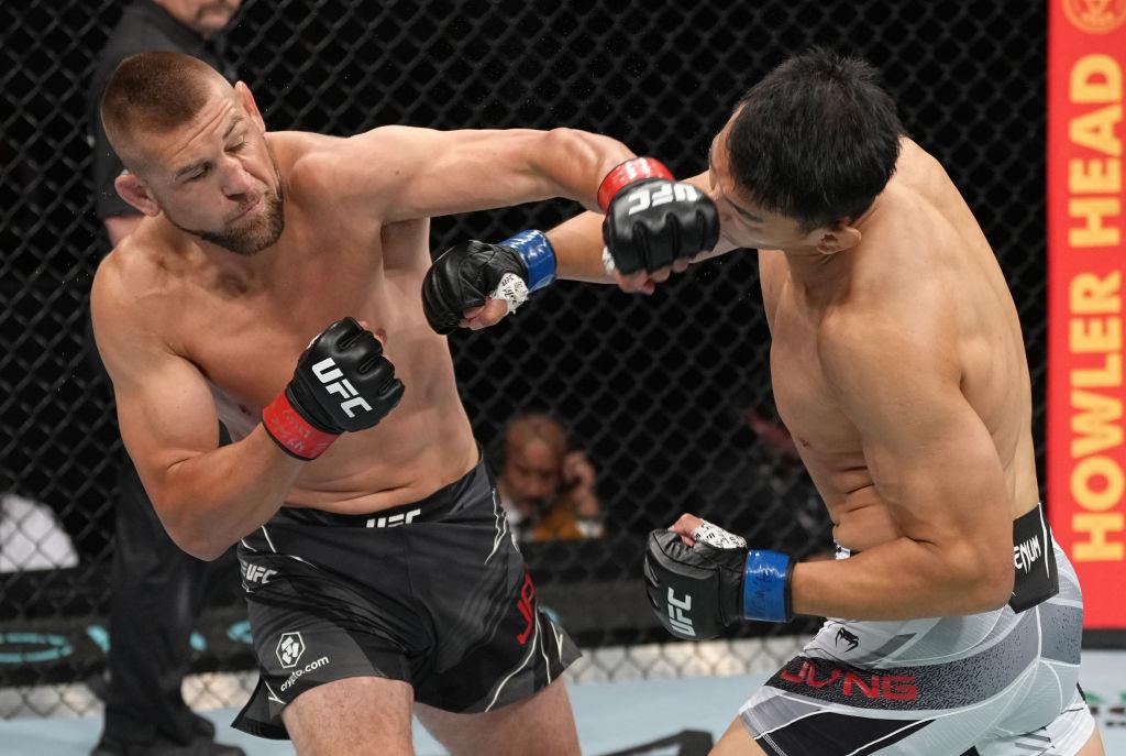 Jacoby Noquea A Da Un Jung En 1er Round | UFC