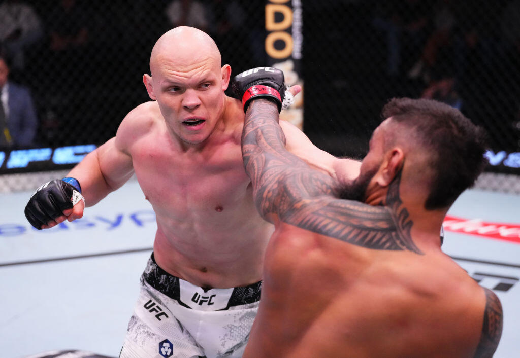 Bogdan Gustav Knocks Out Pauga With Brilliant Combo | UFC Fight Night ...