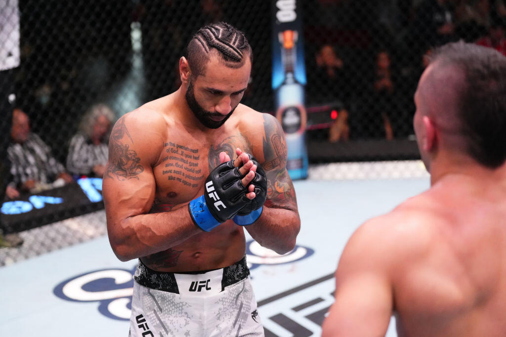 Mike Davis Locks Up The Arm Triangle Choke | UFC Fight Night: Tuivasa ...