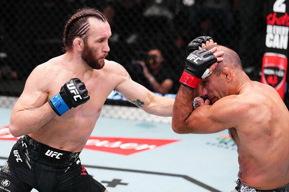 Henry Finaliza Por TKO A Yahya | UFC